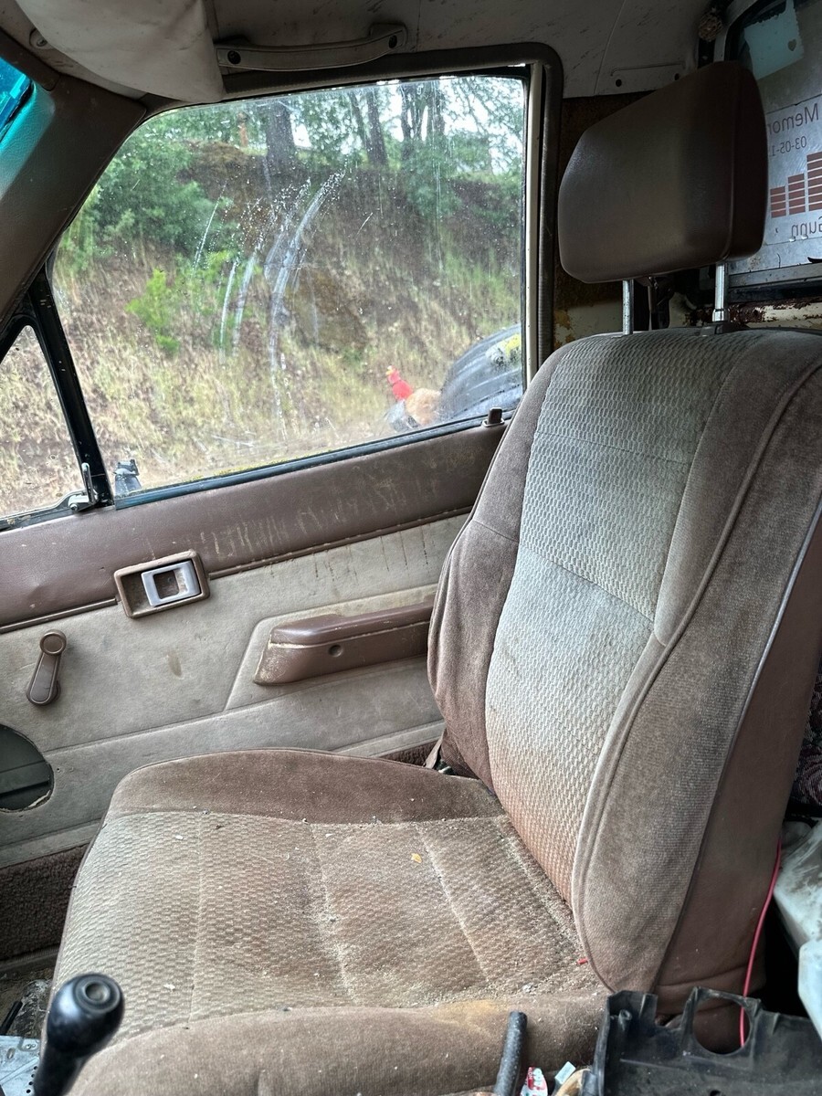 1986 Toyota Pickup SR5 RN63 Rebuilt 22R Under 8000 Mil for sale