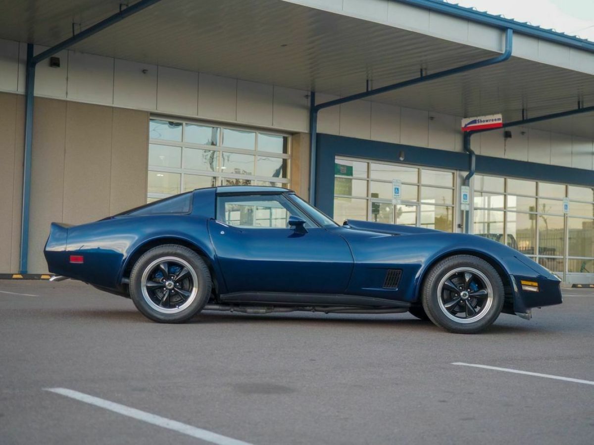 355 V8 4-speed manual Blue for sale