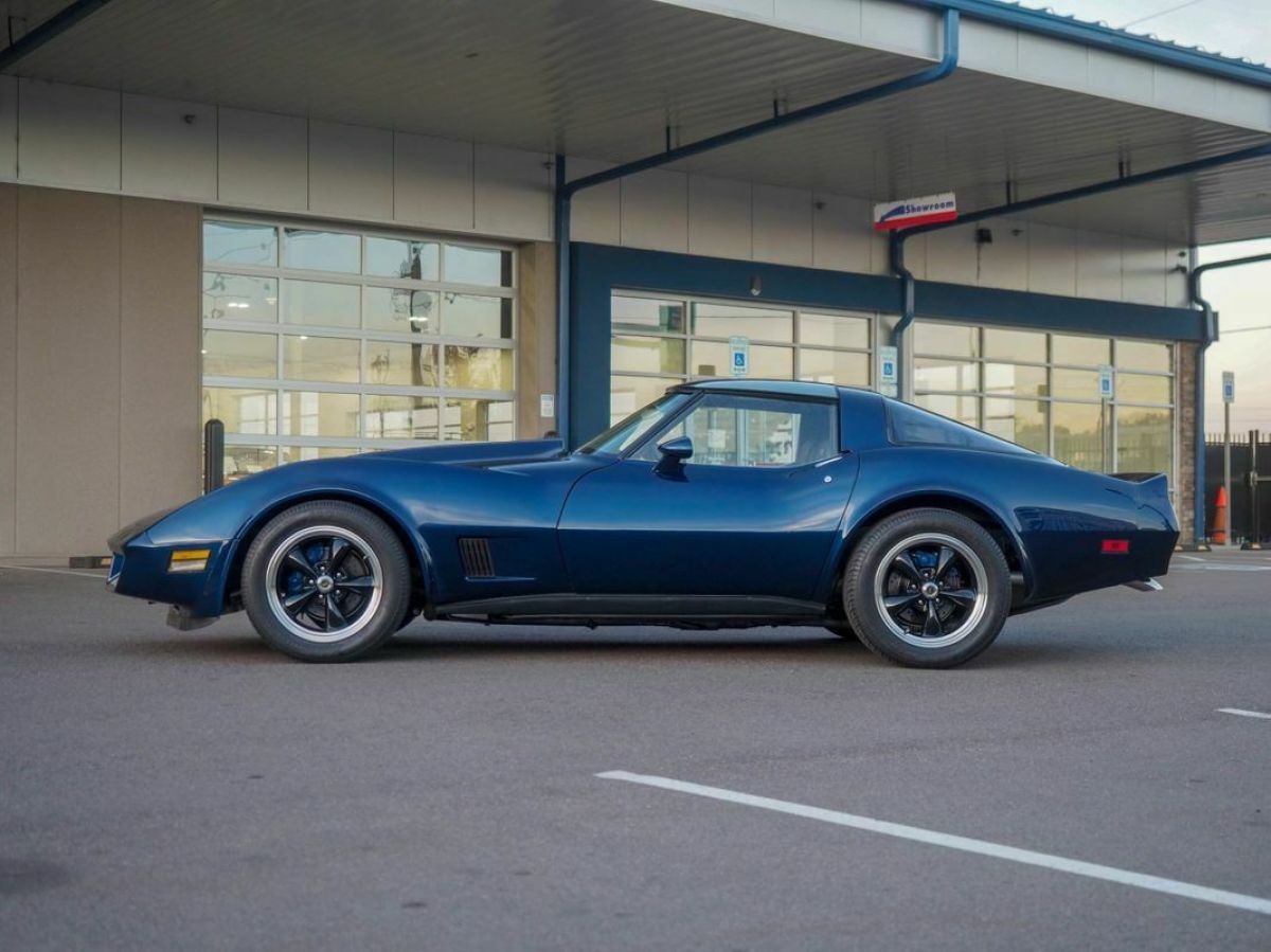 355 V8 4-speed manual Blue for sale